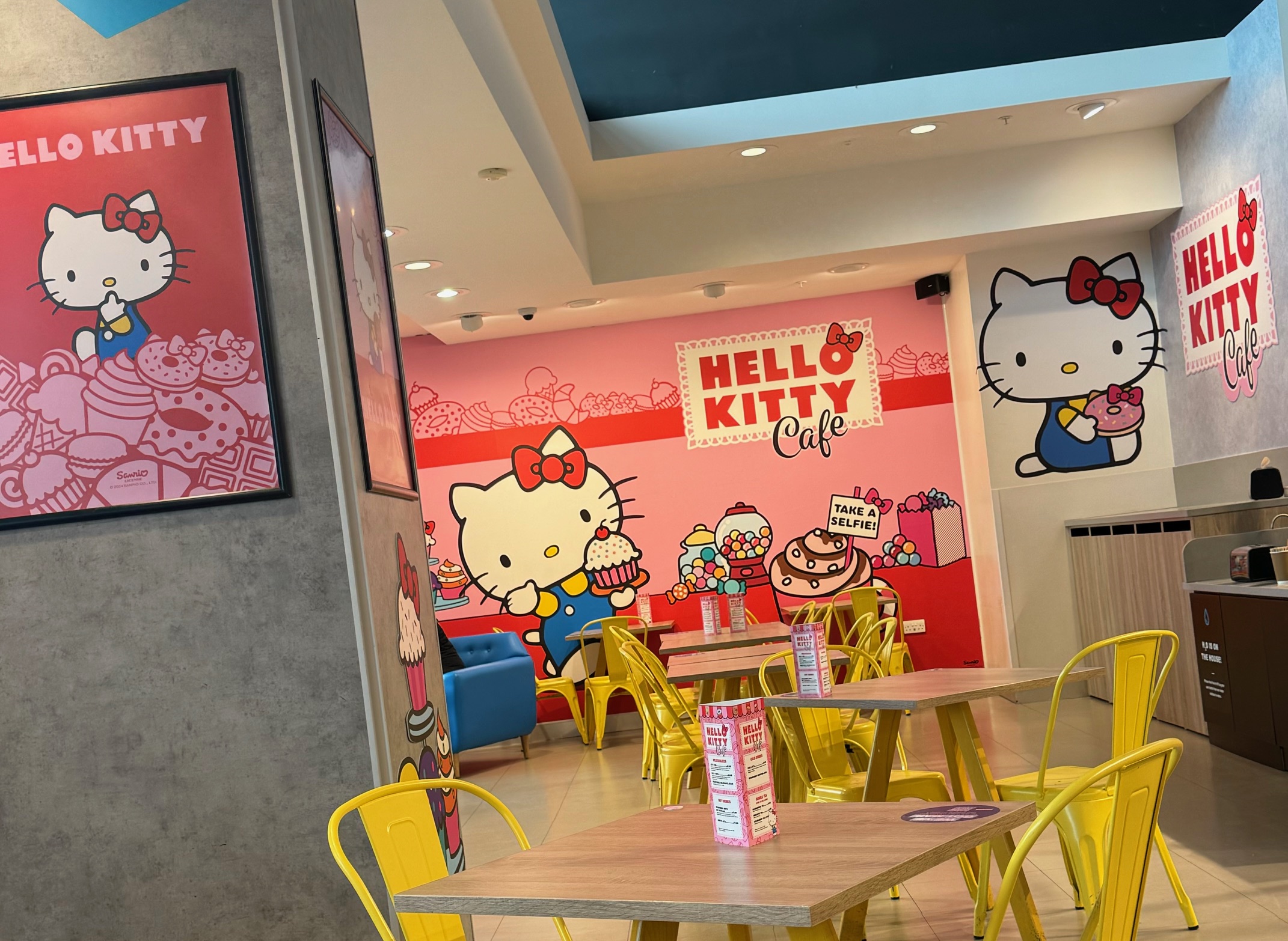 Visiting The Pop-Up Hello Kitty Cafe In Primark Edinburgh – That Mum ...